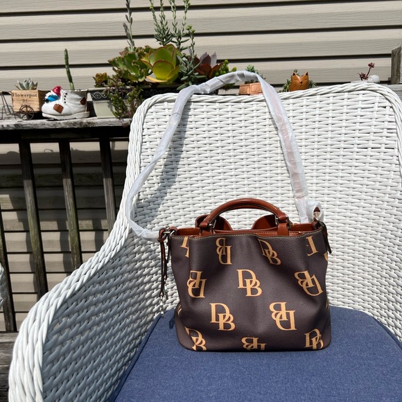 Dooney & Bourke | Bags | Dooney Bourke Monogram Brenna No Wallet ...